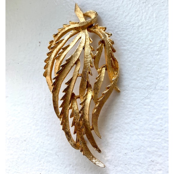 Kramar | Jewelry | Vintage Kramer Brushed Goldtone Leaf Brooch | Poshmark